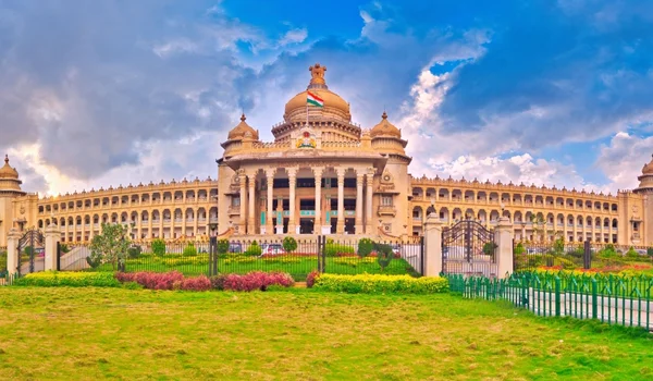 About Us - Travel For Less